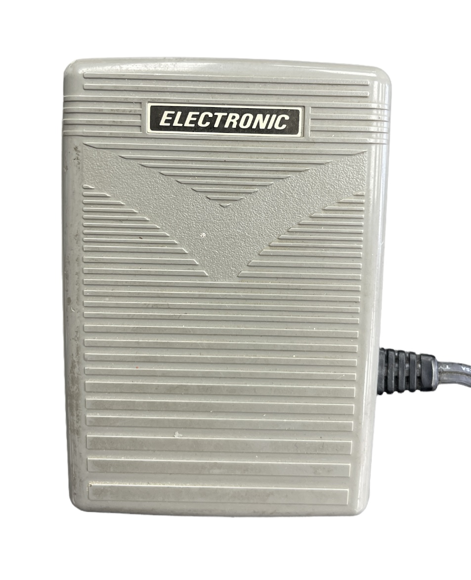 Singer Sewing machine 9015